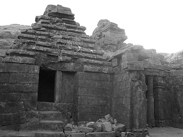amazing cave temple of lord kedareshwar in harishchandragad - Telugu ...