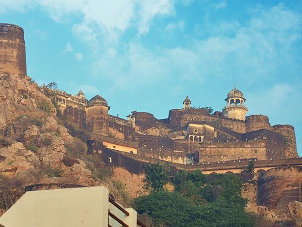 Kuchaman fort: ఆ కోట‌ను చేరుకోవాలంటే..రివ‌ర్స్‌లో వెళ్లాల్సిందే ...