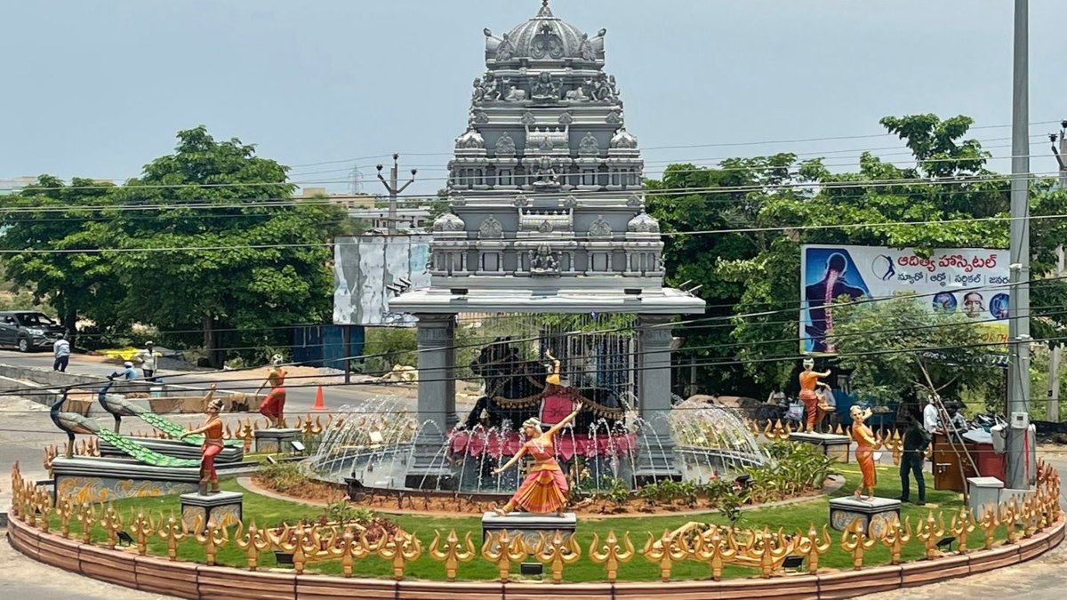 శివ కళ్యాణోత్సవాలకు ముస్తాబైన‌ వేములవాడ రాజన్న ఆలయం! | Vemulawada ...